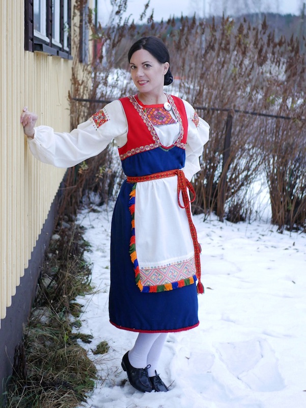 Tuuteri – Kansallispuvussa